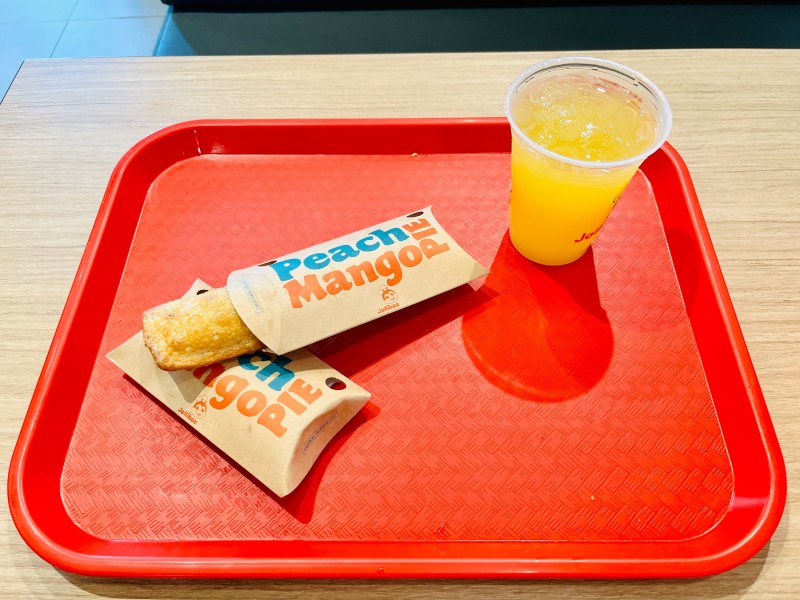 Inside Jollibee Philadelphia: Top fried chicken and life-changing peach ...