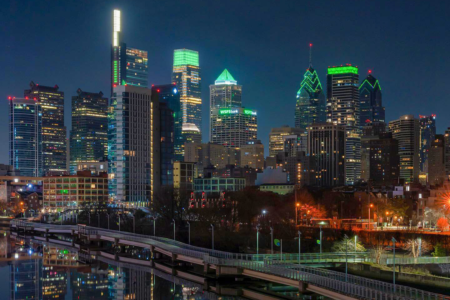 Comcast Philadelphia HQ lights up Eagles green for first time ever