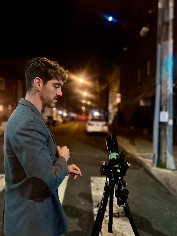 Philly sidewalk astronomer shares telescope