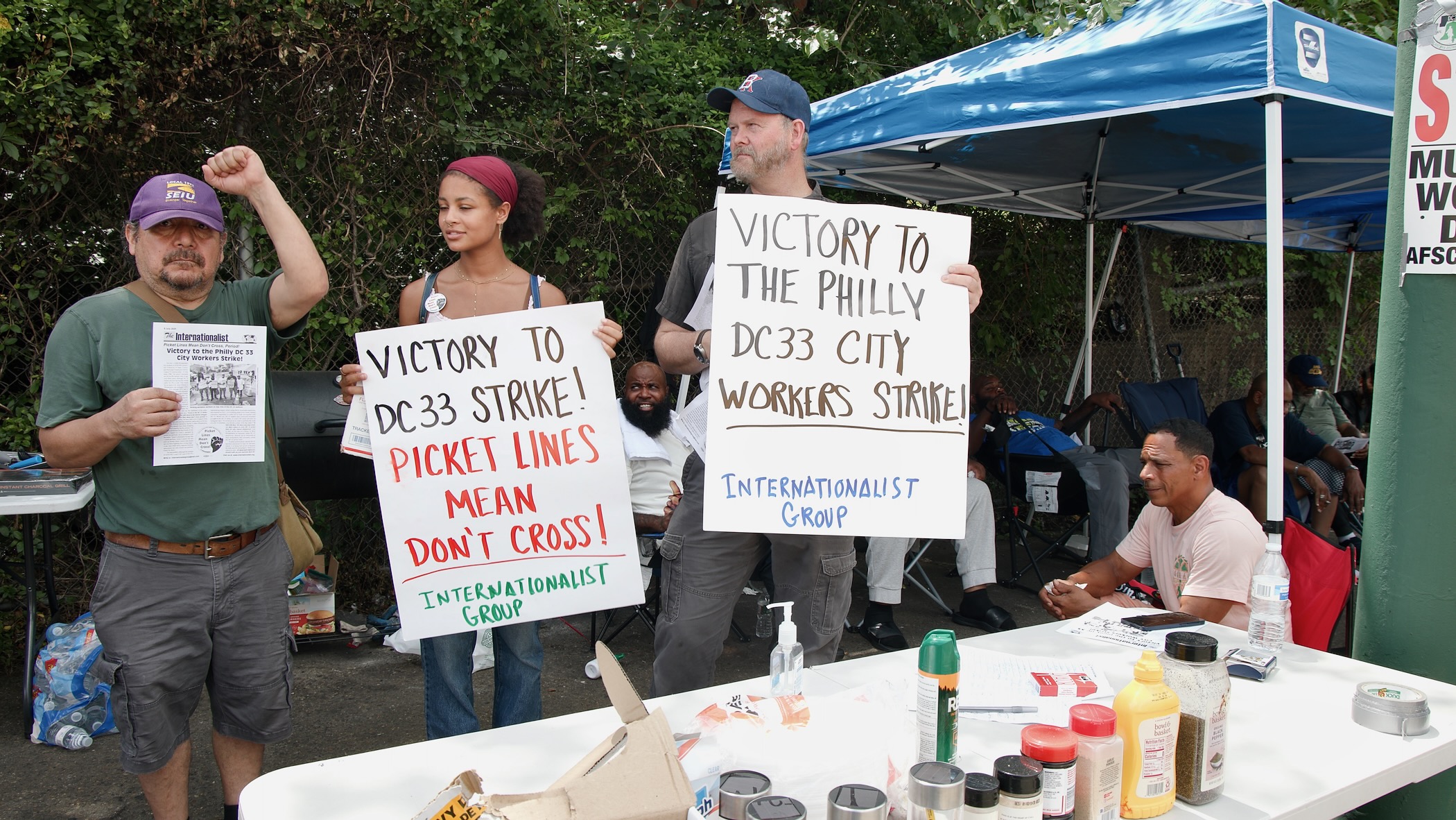 Under pressure, striking city workers union gives Parker a win